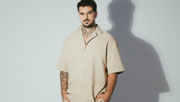 Mario Baro Unveils New Single "Amores," Fusing Bolero Warmth and Modern ...