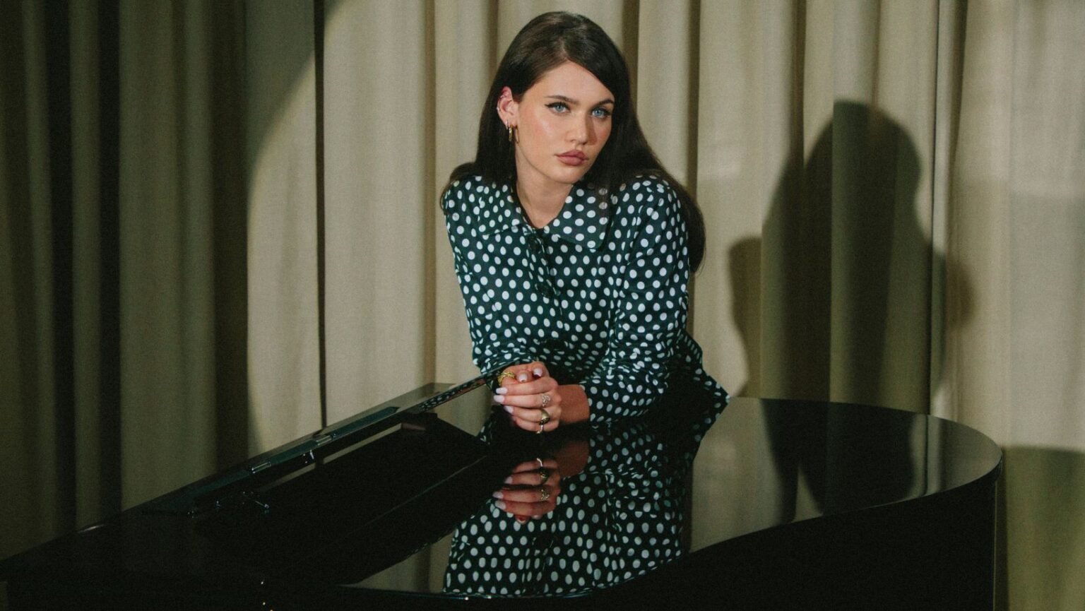 SIENNA SPIRO Releases Haunting New Single “You Stole The Show” + Vevo ...